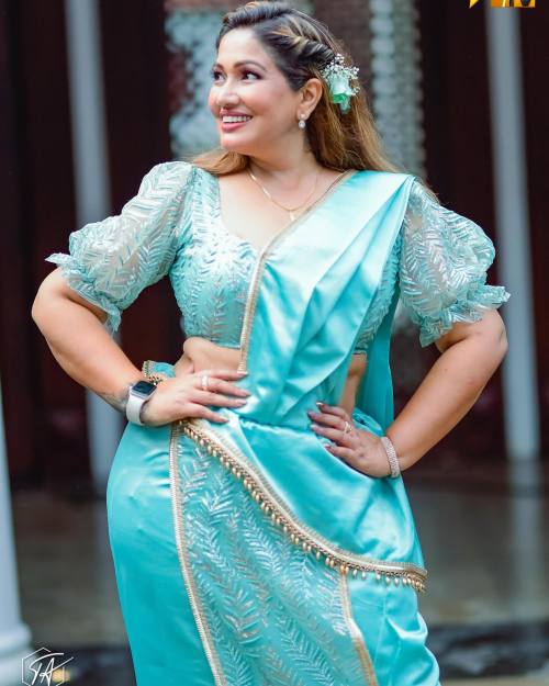 Piyumi Botheju Biography Birthday Age Family Photos and Videos | Actor.lk