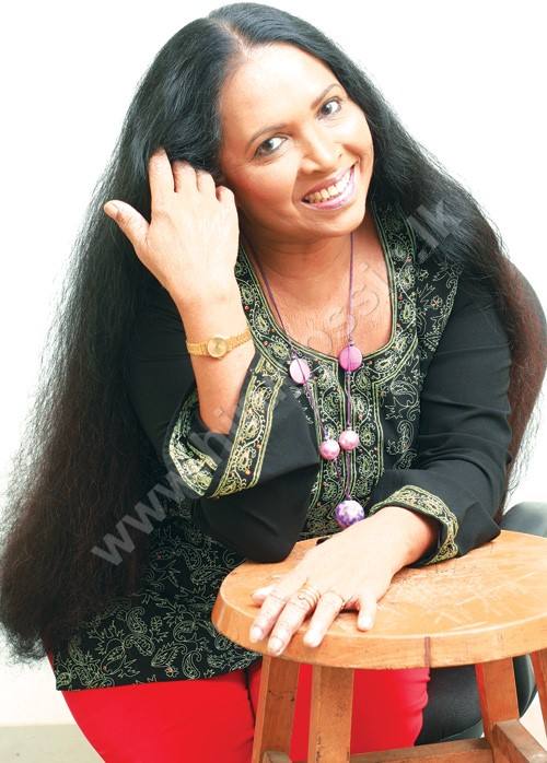 Manike Attanayake Biography Birthday Age Family Photos and Videos ...