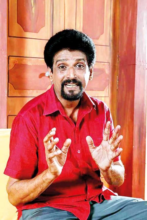 Mahinda Pathirana Biography Birthday Age Family Photos and Videos ...