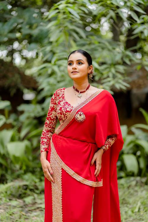Dinakshie Priyasad Biography Birthday Age Family Photos and Videos ...