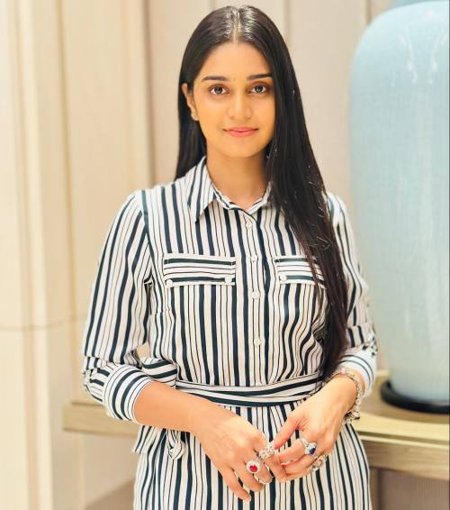 Michelle Dilhara Biography Birthday Age Family Photos and Videos | Actor.lk