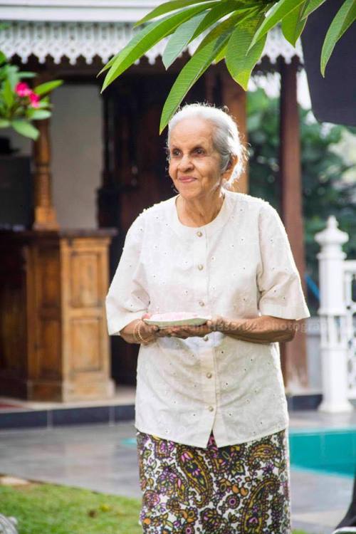 Airangani Serasinghe Biography Birthday Age Family Photos and Videos ...