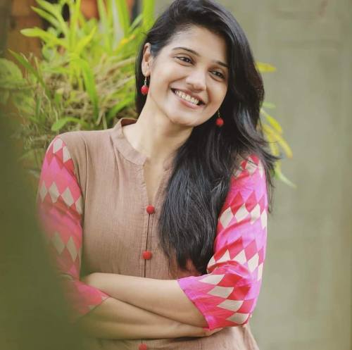 Kalani Dodantenna Biography Birthday Age Family Photos and Videos ...