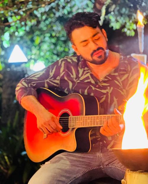 Chanuka Prabuddha Biography Birthday Age Family Photos and Videos ...