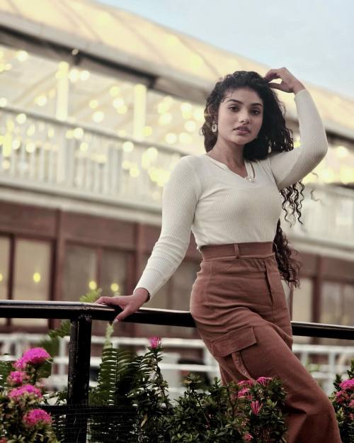 Suhandi Wosadi Biography Birthday Age Family Photos and Videos | Actor.lk