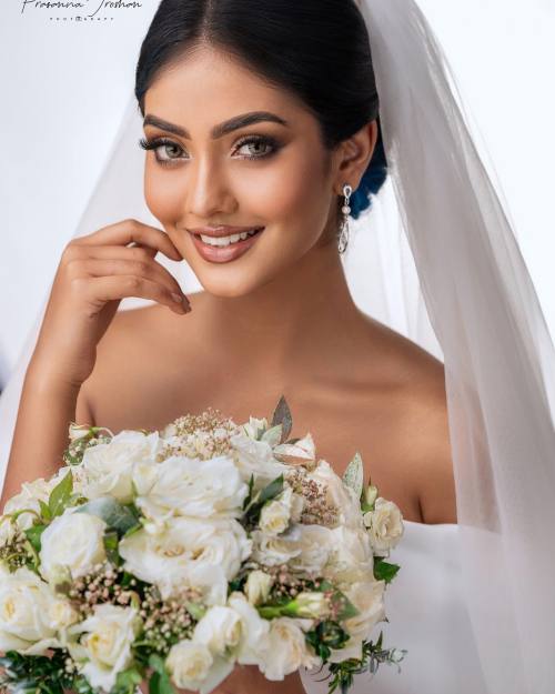 Miona De Silva Biography Birthday Age Family Photos and Videos | Actor.lk
