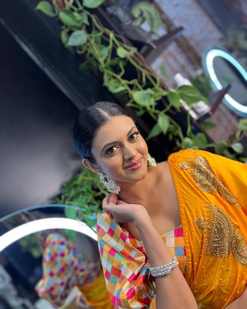 Thathsarani Piyumika Biography Birthday Age Family Photos and Videos ...