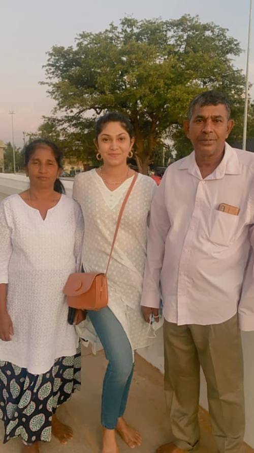Nayomi Thakshila Biography Birthday Age Family Photos and Videos | Actor.lk