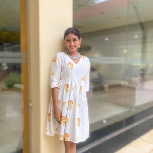 Wageesha Hansini Salgado Biography Birthday Age Family Photos and ...